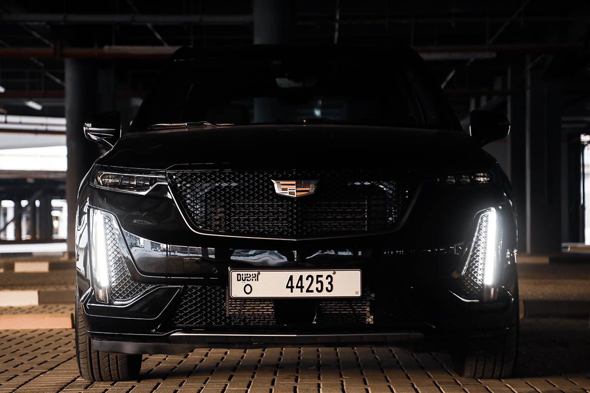 StriveME - كاديلاك XT6: سيارة رجال الاعمال، عائلية وفخمة